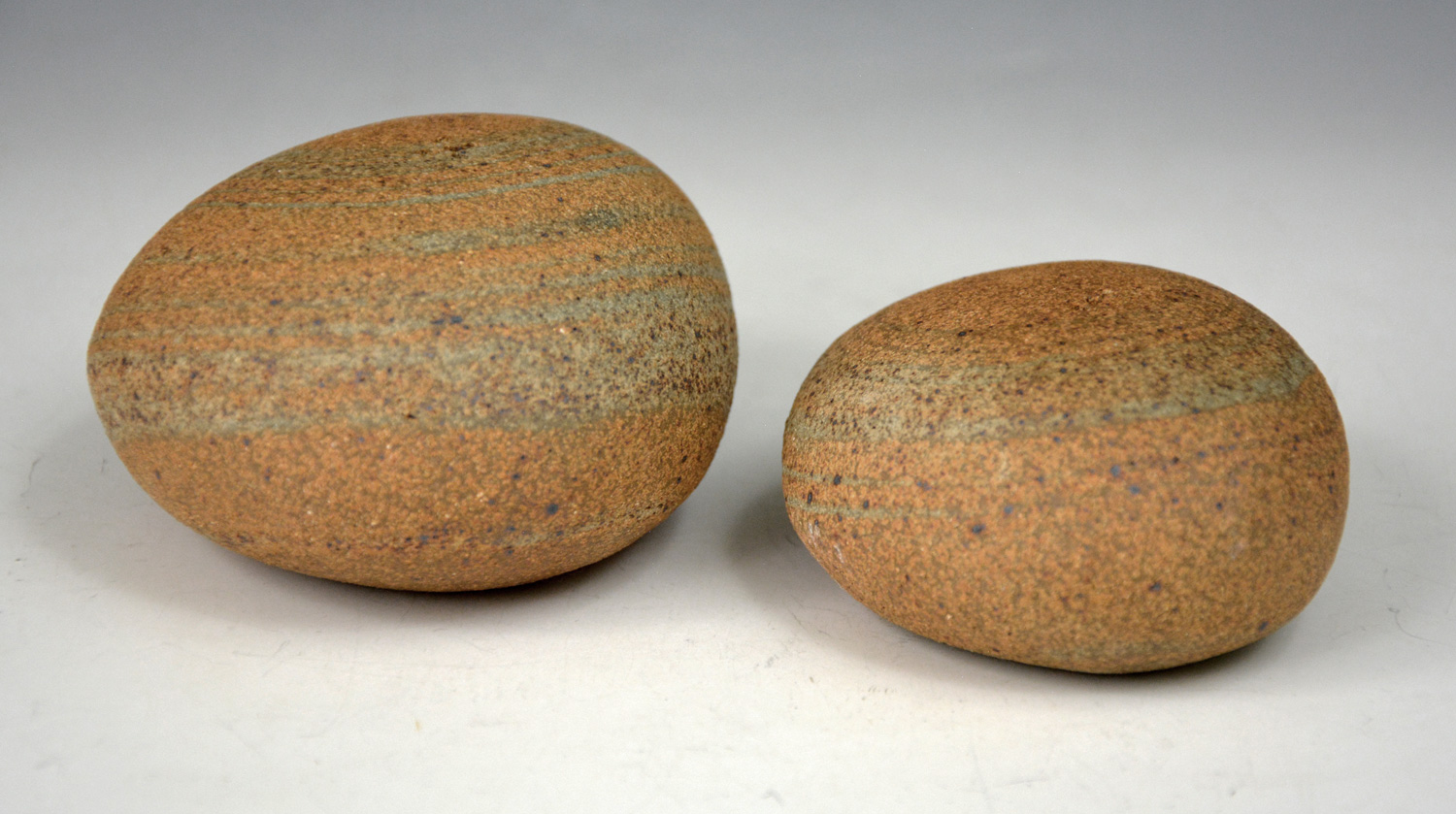 Salt & Pepper Shaker – Stackable #520 – The Ren Brown Collection Gallery